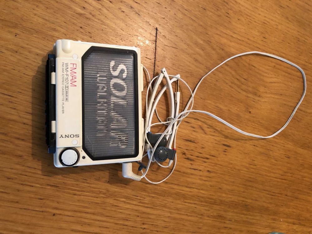 Sony Solar Walkman (Defekt) in Niederbuchsiten für CHF 51 – nur ...