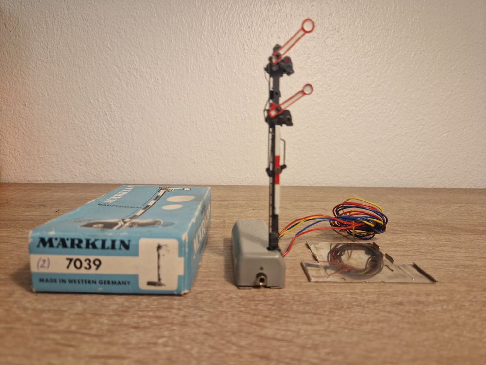 Märklin 7039 Hauptsignal H0 (2) (Gebraucht) in St-Aubin-Sauges für CHF ...