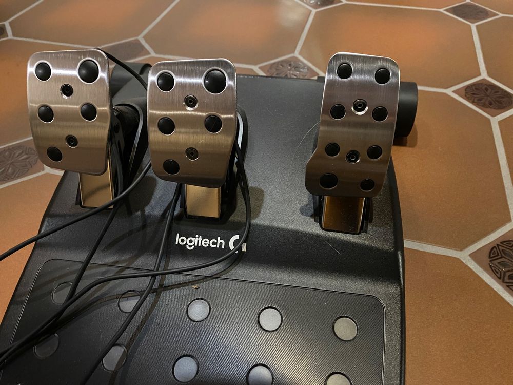 Logitech Lenkrad und Pedale | Kaufen auf Ricardo