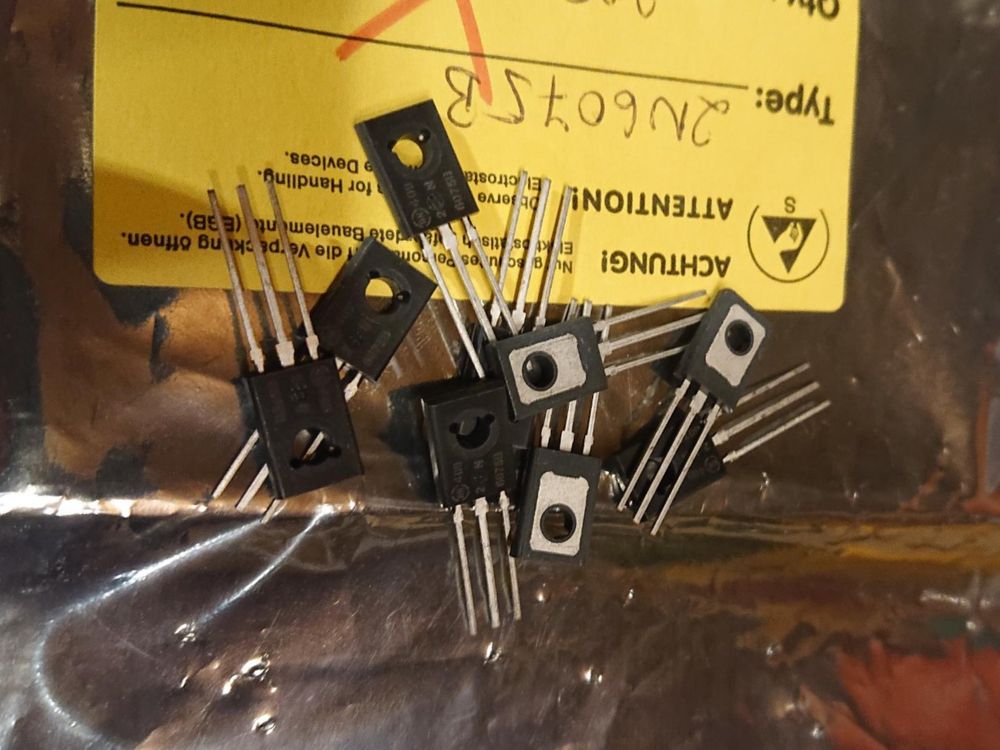 36 Stk - IC Triac 600V 4A TO-126 - 2N6075B | Kaufen auf Ricardo