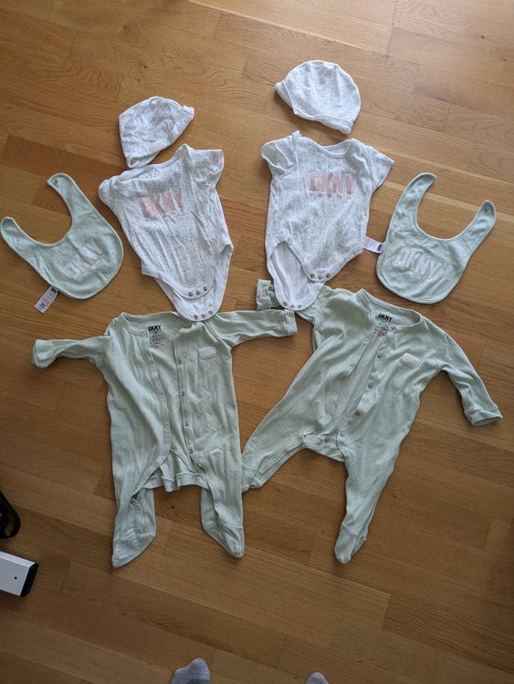 DKNY Kleider Baby-Set für Zwillinge, Gr. 62-68 (3-6Mt.) (Gebraucht) in ...