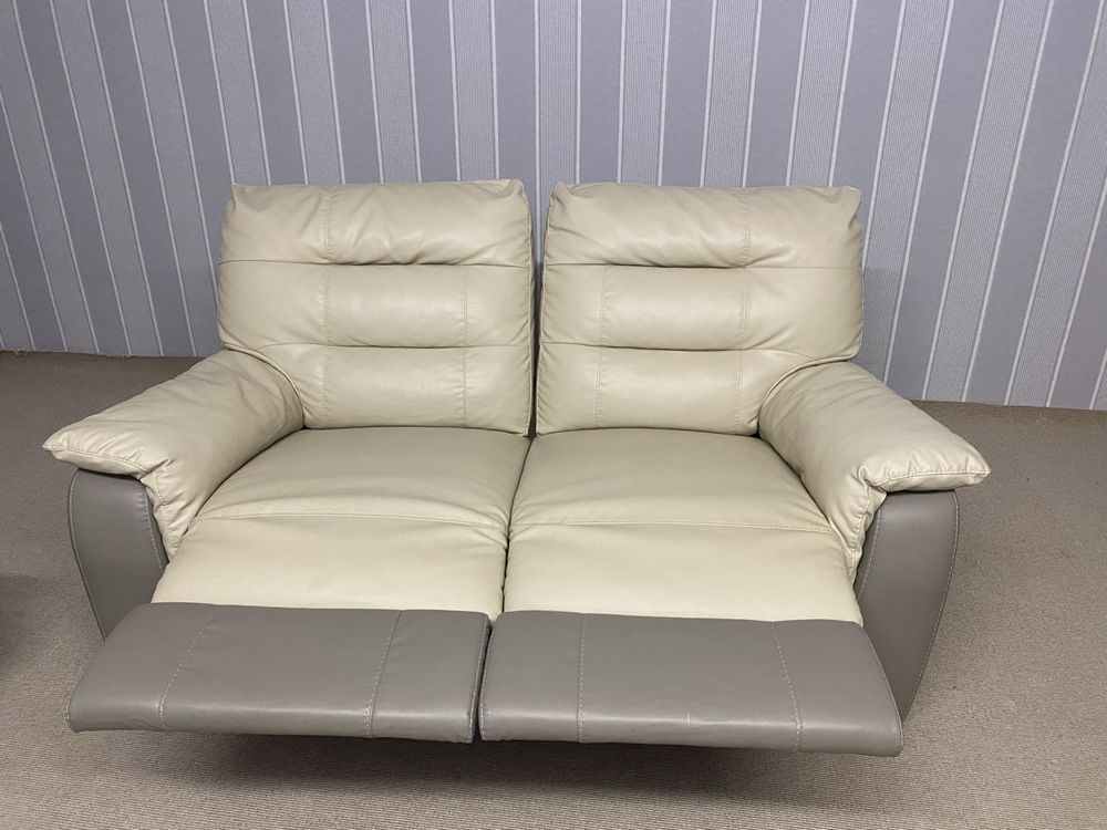 2er Sofa mit Relaxfunktion, Echtleder beigegrau, top Zustand (Neu (gemäss Beschreibung)) in ...