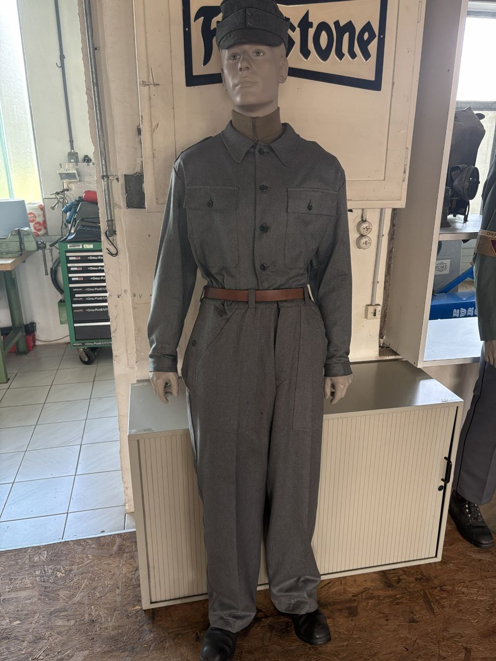 Mannequin mit Tenue Tech. inkl Puppe (D'occasion) à Wangen b. Olten ...