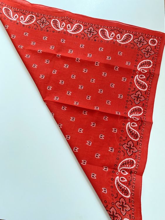 bandana / foulard rouge (Neu (gemäss Beschreibung)) in Le Noirmont für ...