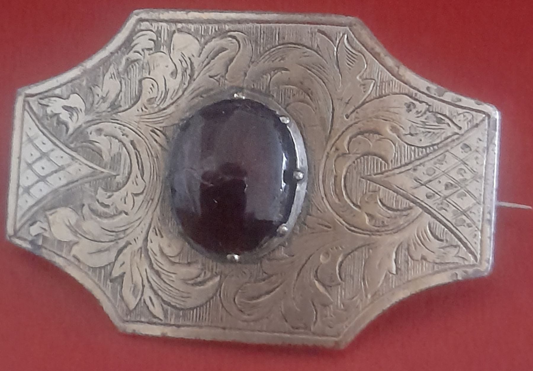 Broche ancienne (Défectueux) à Lausanne pour CHF 5 – avec livraison ...