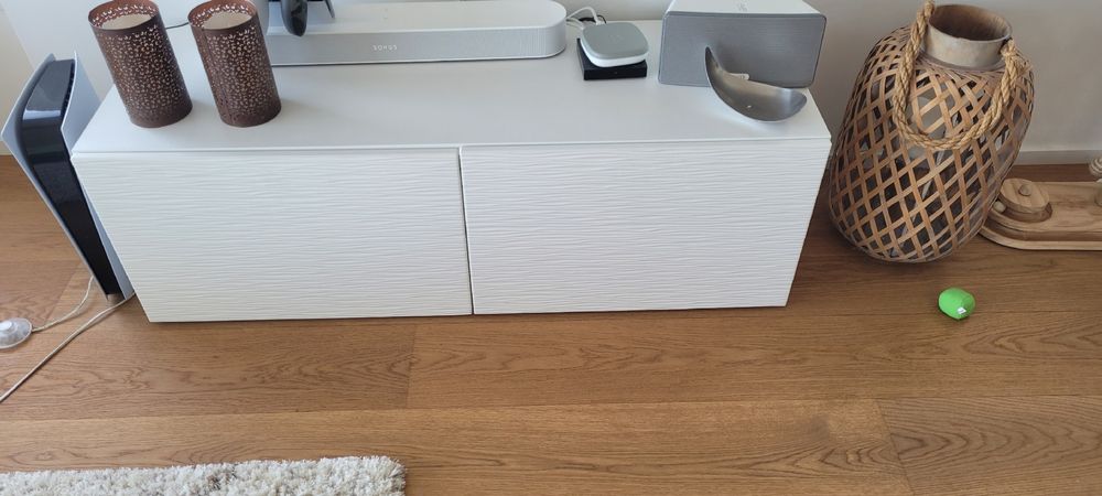 Modern White TV Board with Push to Open Doors, IKEA (Neu (gemäss ...