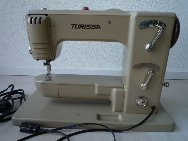 Ancienne machine à coudre TURISSA | Acheter sur Ricardo