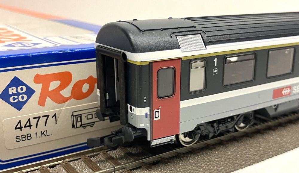 Roco 44771= schöner Reisewagen SBB Apm 257-9 1. Klasse (Neu (gemäss ...