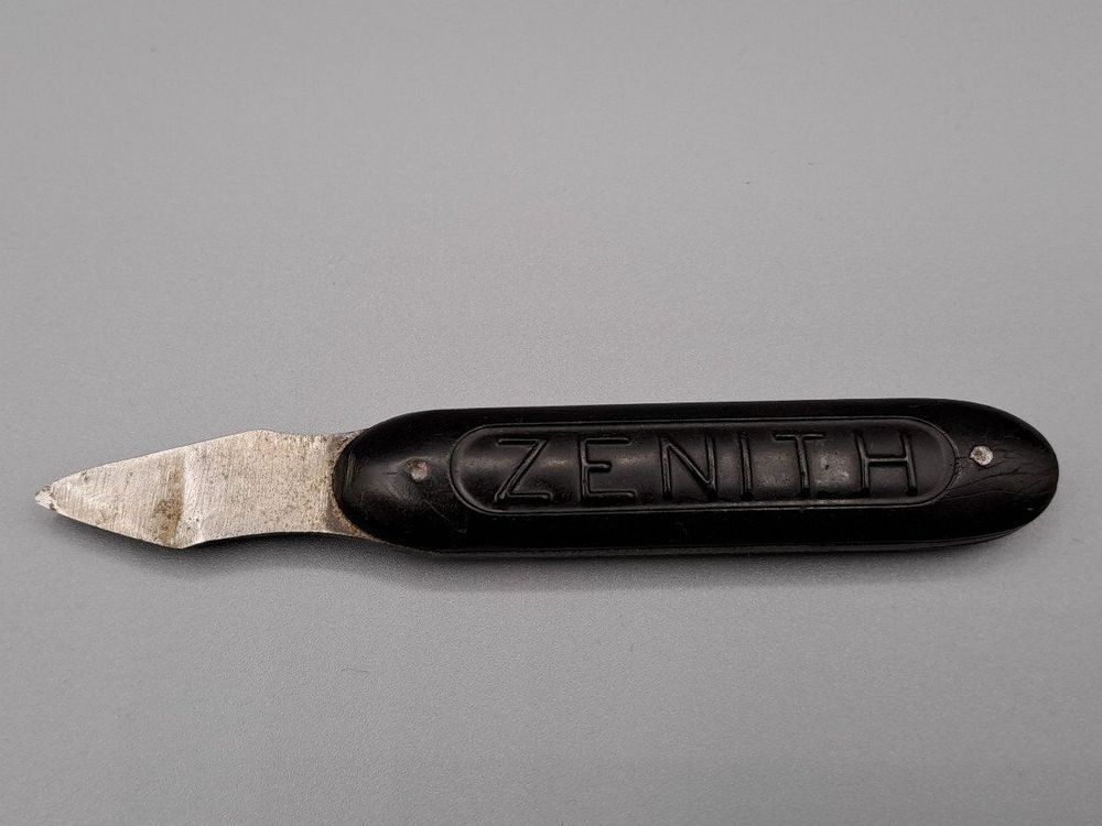 Ancien couteau Zenith (Gebraucht) in La Chaux-de-Fonds für CHF 25 – mit ...
