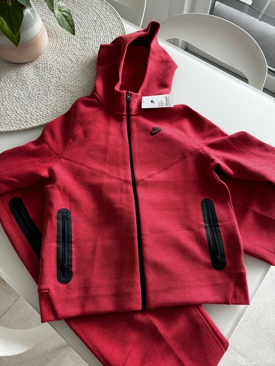 Nike Tech (Neu und originalverpackt) in Lamone für CHF 80 – mit ...
