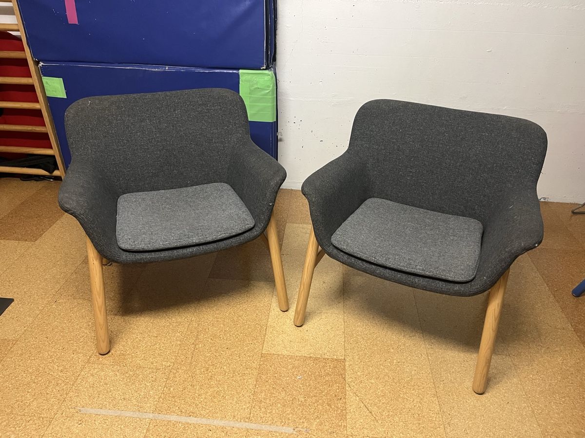 2 Stühle / Sessel mit Holzfüssen (Gebraucht) in Oberstammheim für CHF 119 – nur Abholung auf ...