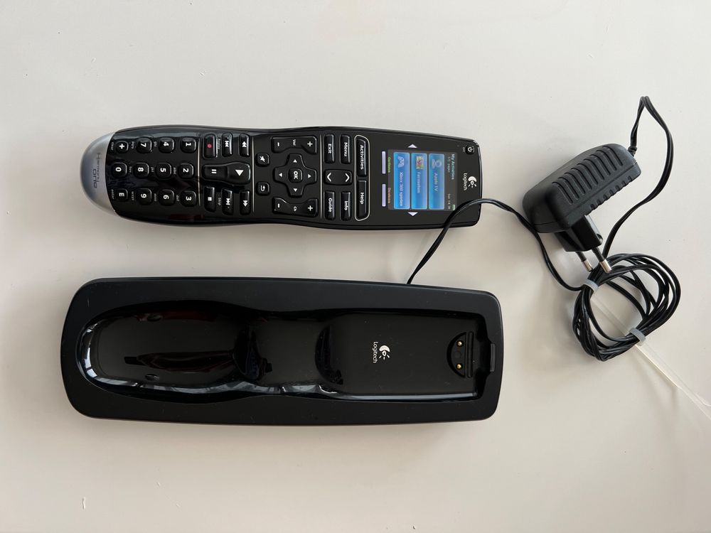 Logitech Harmony One mit Basisstation (Gebraucht) in Stäfa für CHF 20 ...