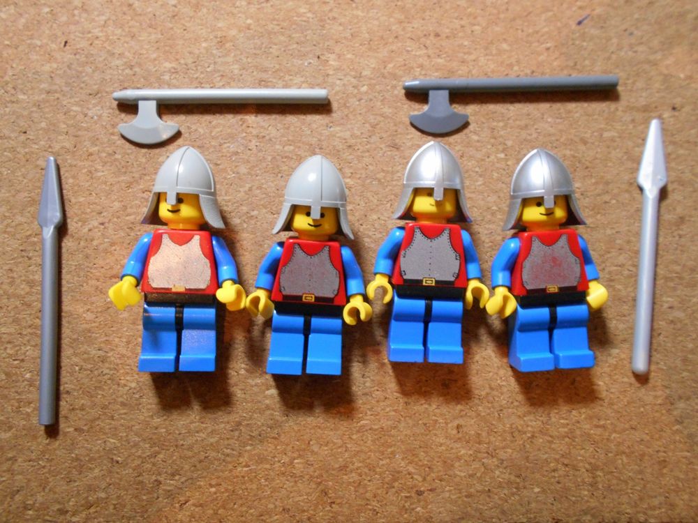 4 LEGO Castle Minifiguren ( 403 ) (Gebraucht) in Niederuzwil für CHF 16 ...