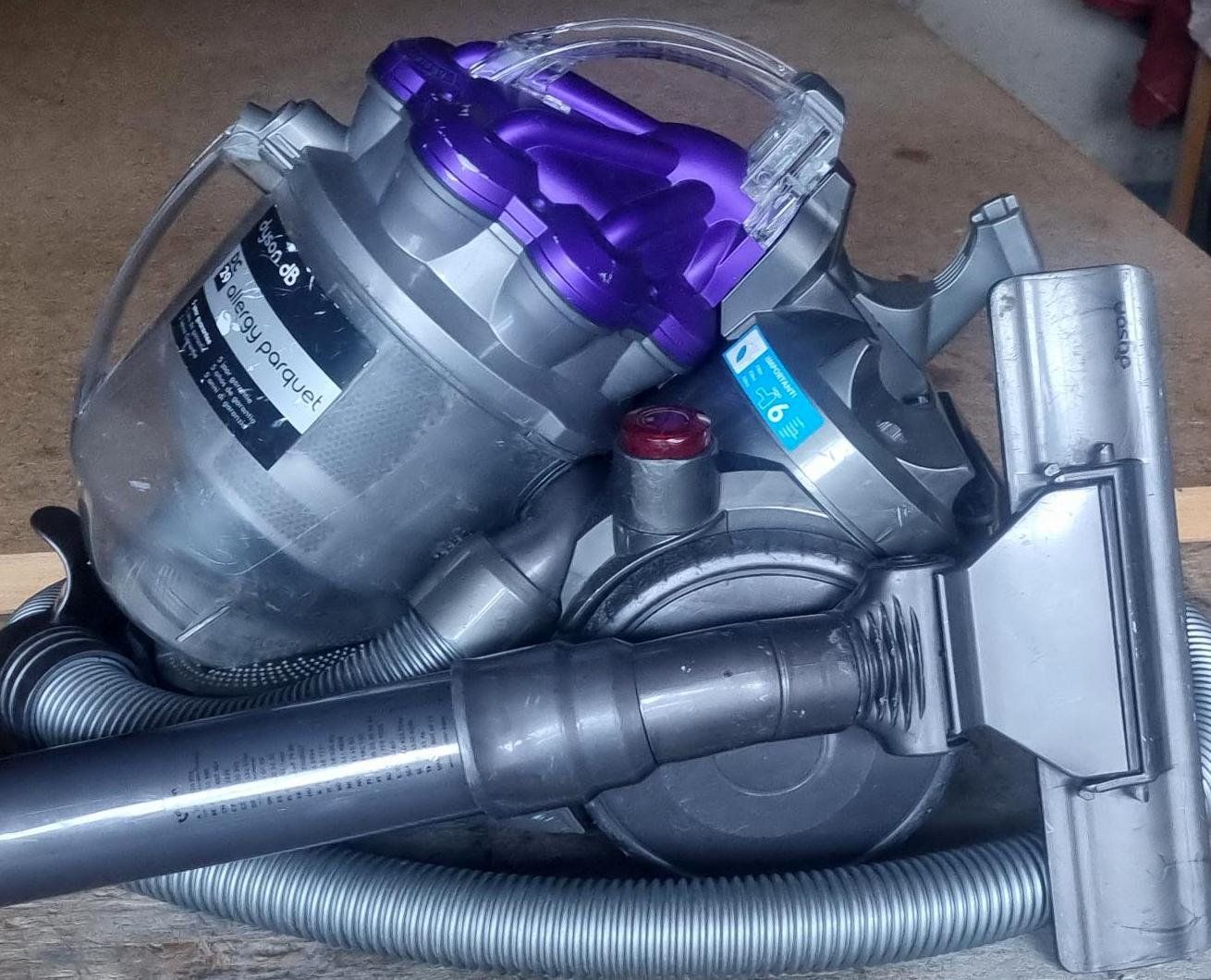 Dyson DC29 Staubsauger / aspirateur (Gebraucht) in Collonges für CHF ...