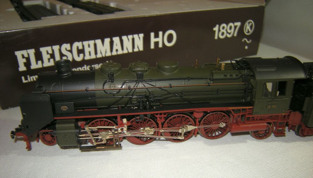 Fleischmann 1897, Zugpackung BR39 beschl. Personenzug DRG | Kaufen auf ...