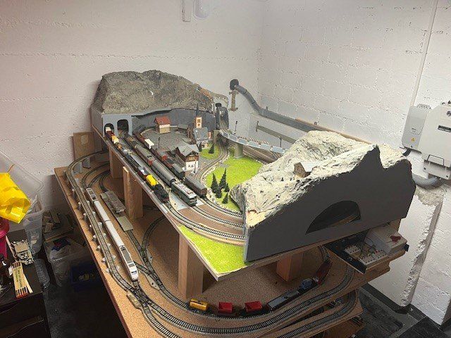 Grosse Märklin Modell Eisenbahn HO Komplett Anlage Analog | Comprare su ...