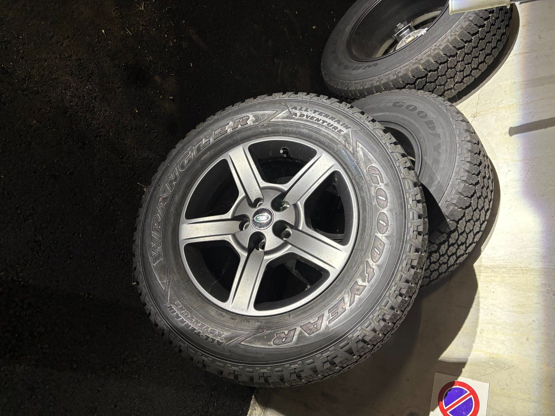 Landrover Defender Felgen mit Pneu für 90/110 ab Jahr 2024 (Neu (gemäss ...