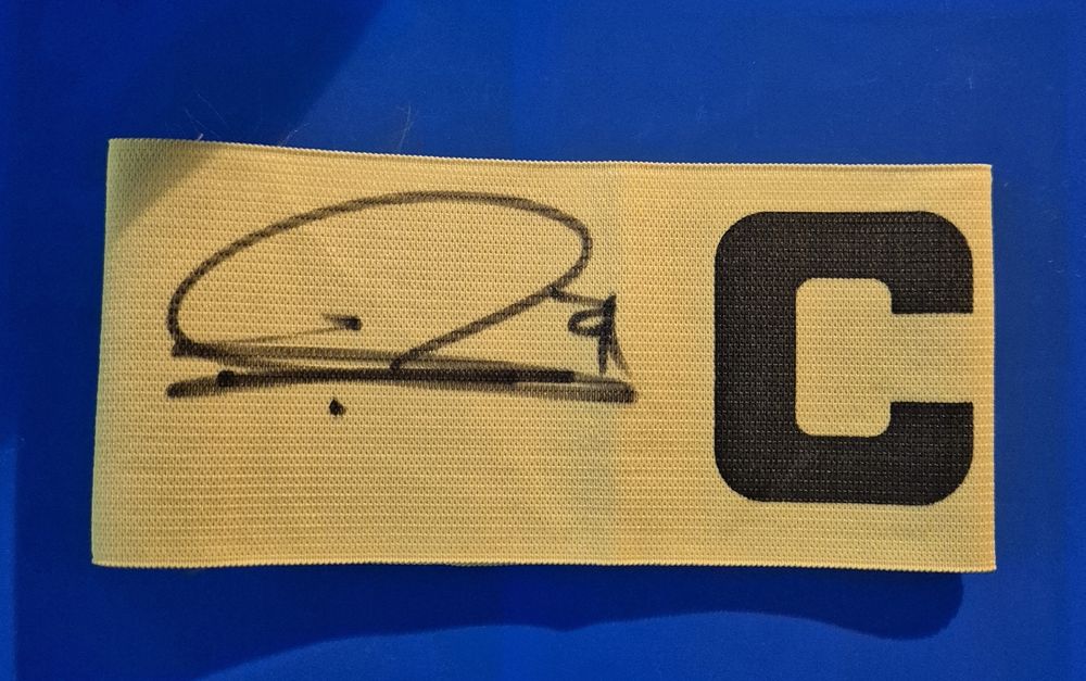 Signierte Captain-Binde von Dominik Schmid (FC Basel) (Neu (gemäss ...