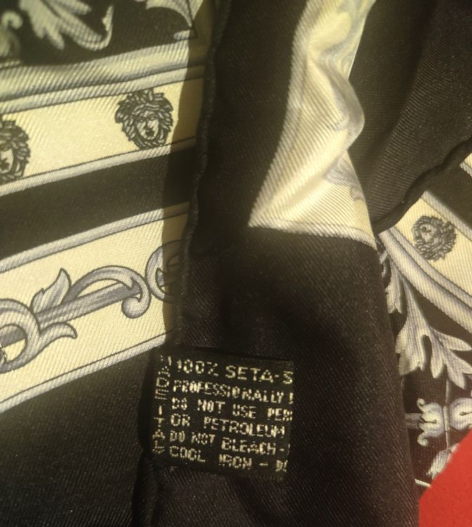 Écharpe en soie atelier Versace (D'occasion) à Biel/Bienne pour CHF 148 ...