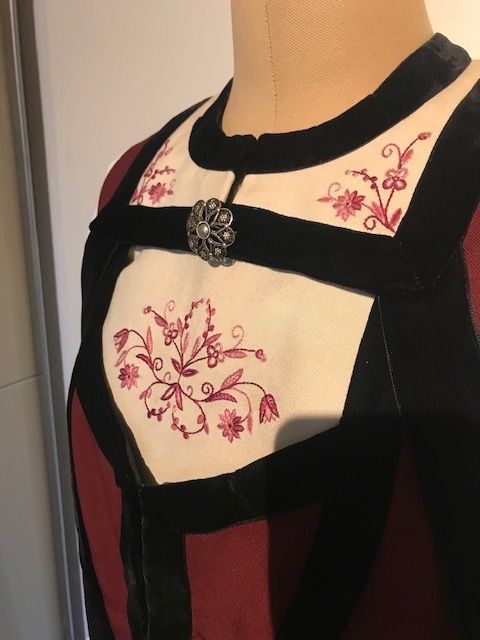 Tracht, Solothurner Tracht, Gr. 40 (Gebraucht) in Hindelbank für CHF 690 – mit Lieferung auf ...