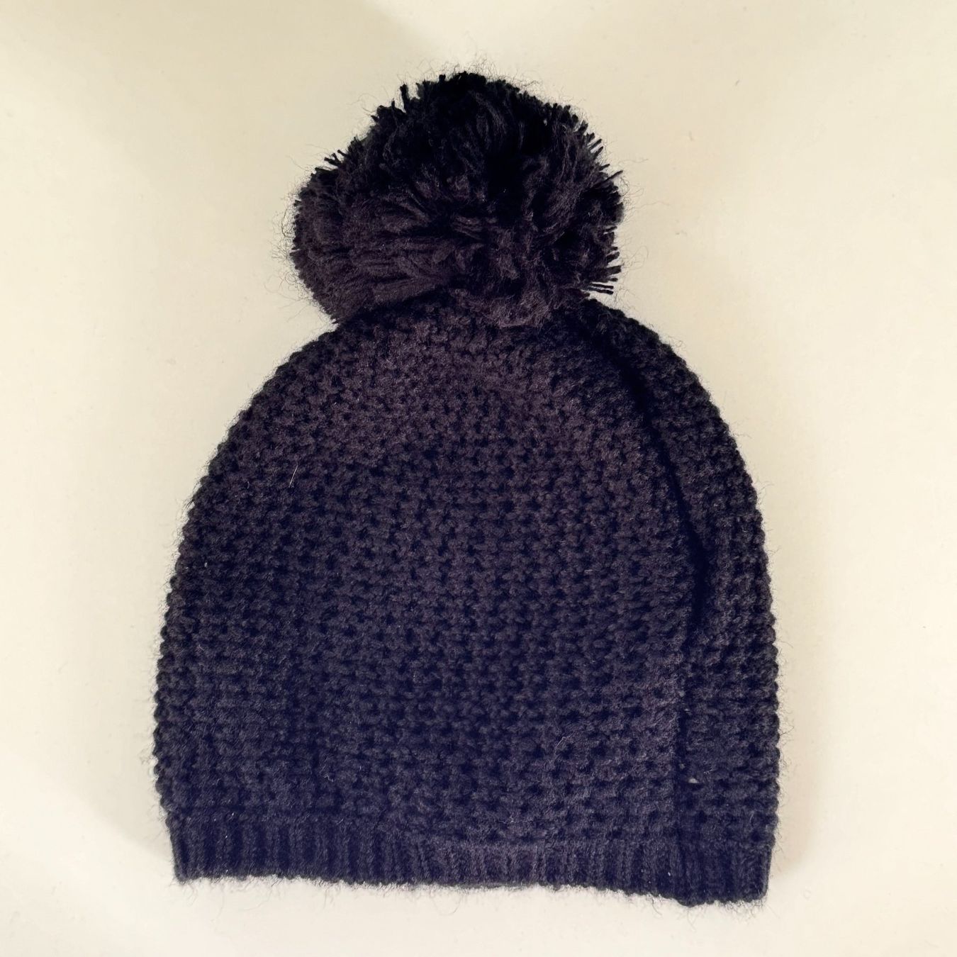 Bonnet noir - Maddison - pompom tricot simple (D'occasion) à Genève ...