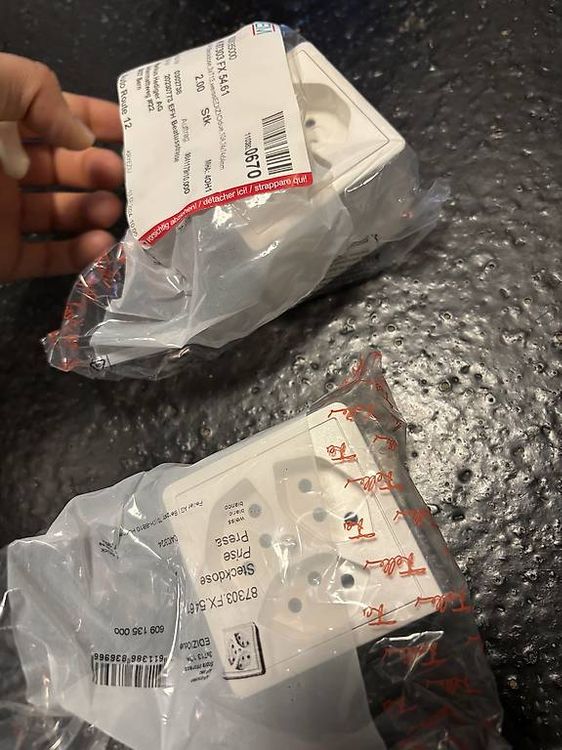 Zwei Dreifach-Steckdose Typ 13 10 (Neu und originalverpackt) in Toffen ...