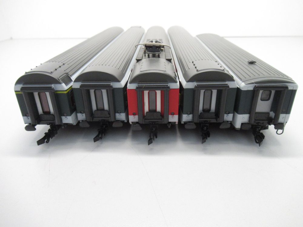 Roco 2 x 44227A, 44228A, 44201B, 44334, SBB Wagen DC H0 (Gebraucht) in ...