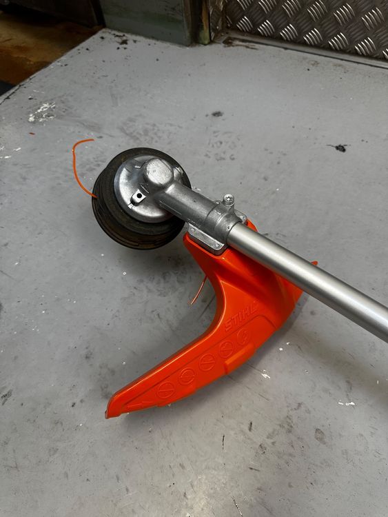 STIHL KM 130 R MIT FADENKOPF ANBAU FADENMÄHER (Gebraucht) in Lenzburg ...