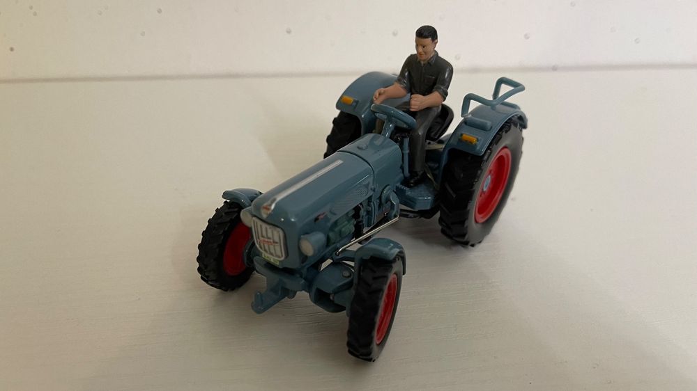 Siku Traktor Eicher Oldtimer 1:32 wie Neu (Gebraucht) in für CHF 40 ...