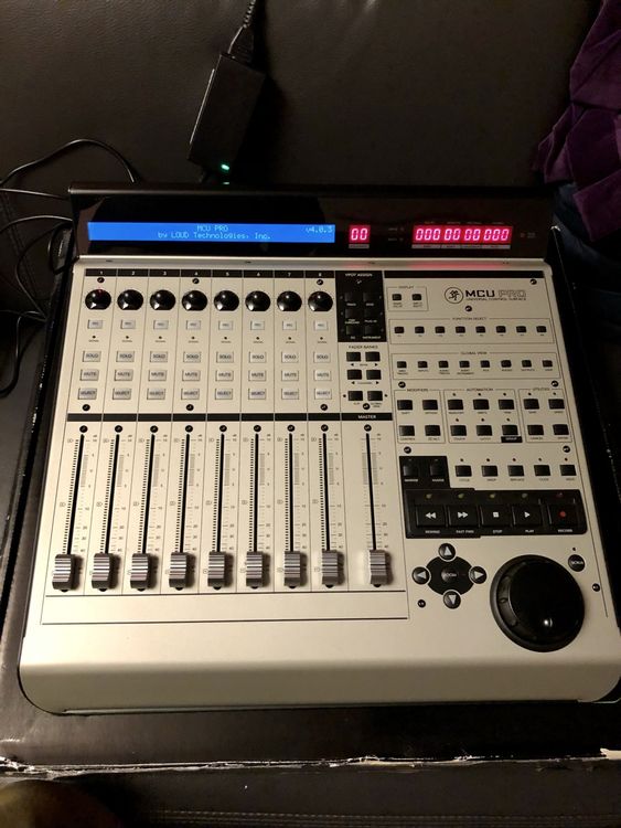 Mackie Control Universal Pro (MCU PRO) Neuve (Neu und originalverpackt ...