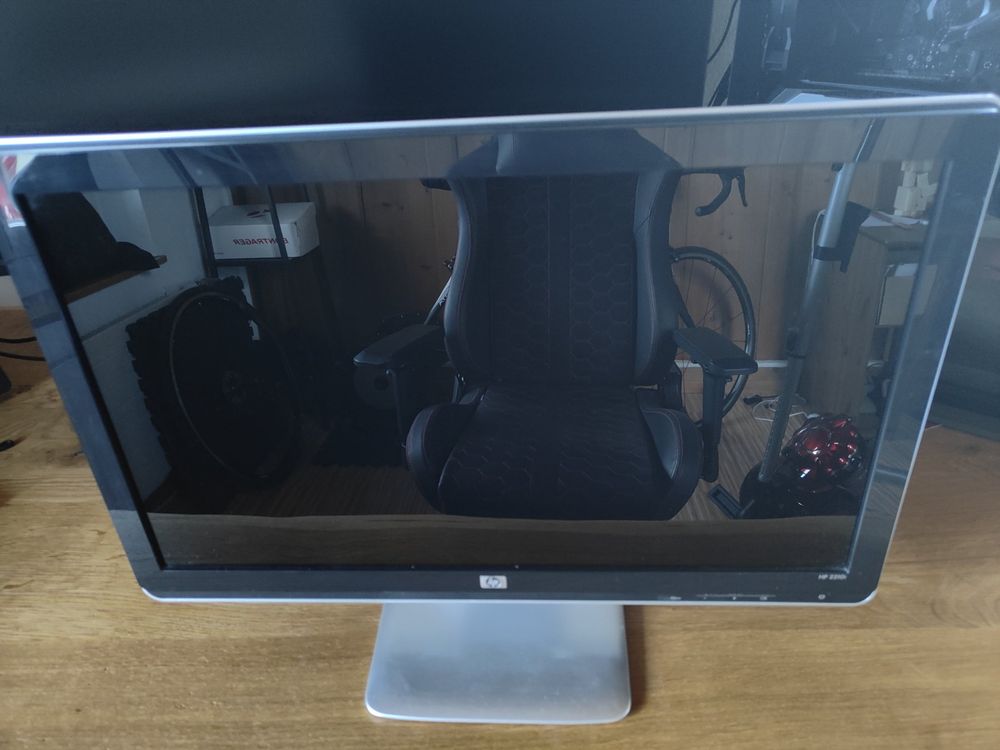 Écran HP 2210i 21" (D'occasion) à Noréaz pour CHF 0.5 – avec livraison ...