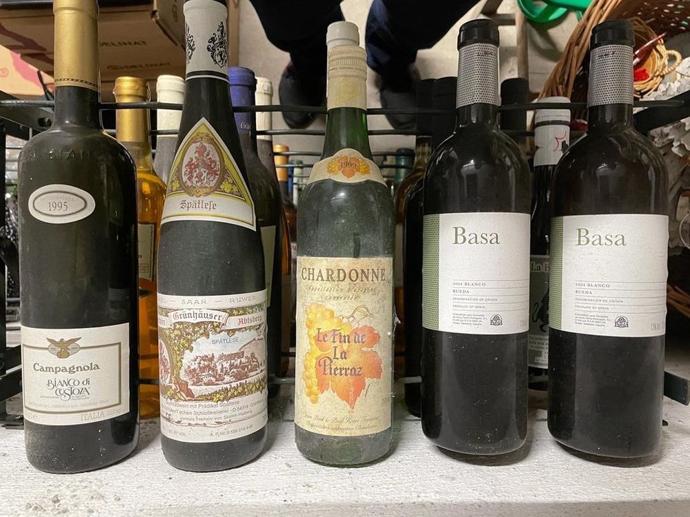 50 Flaschen alter Weisswein / Rosewein (Usato) a Schwerzenbach per CHF 6 – solo ritiro ...