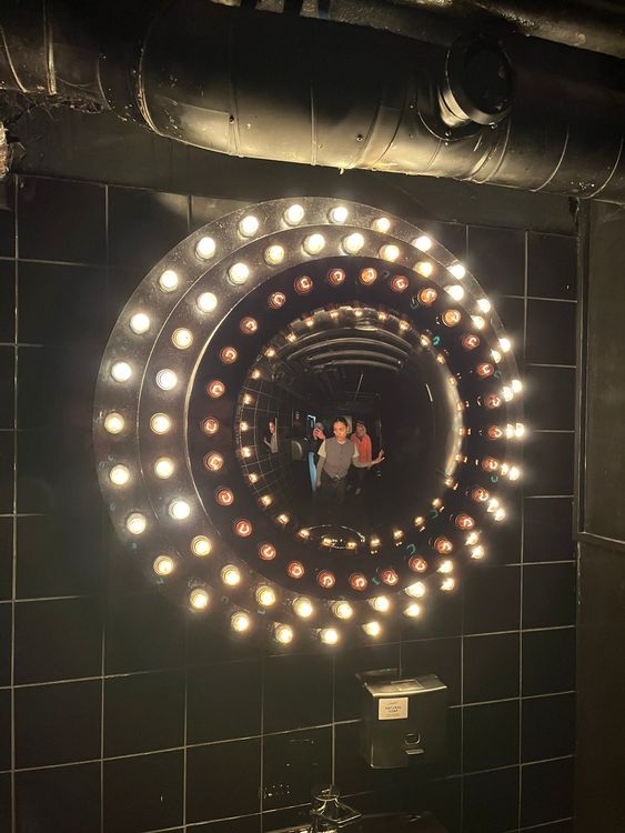 ♥ Iconic WC-Spiegel Frauen Club ZUKUNFT ♥ (Gebraucht) in Zürich für CHF ...