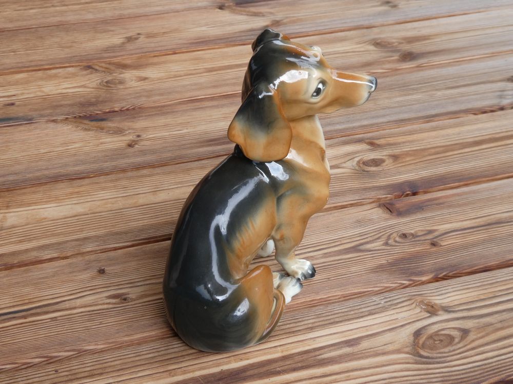 Porzellanfigur Sitzendorf, grosser sitzender Dackel (Gebraucht) in ...