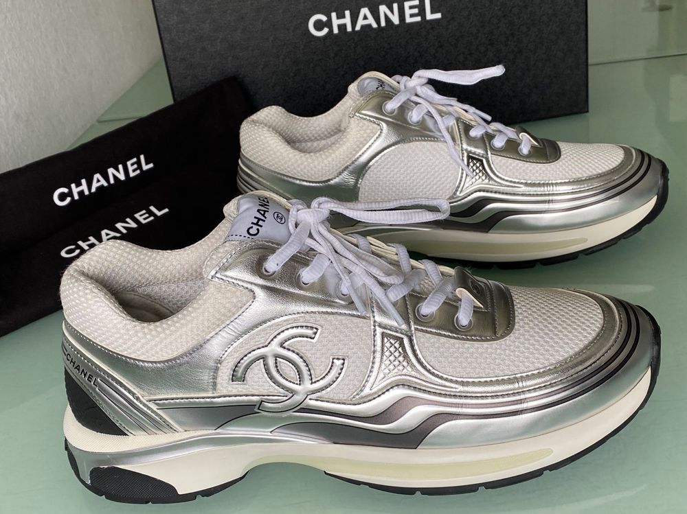 CHANEL 23C CC Logo Silber Metallic Low Top Sneaker 44 NEUE | Kaufen auf ...