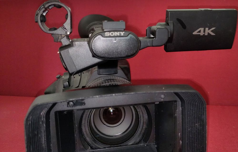 Sony FDR-AX1, Videokamera mit 4K, Full HD, Exmor CMOS Sensor (Gebraucht ...