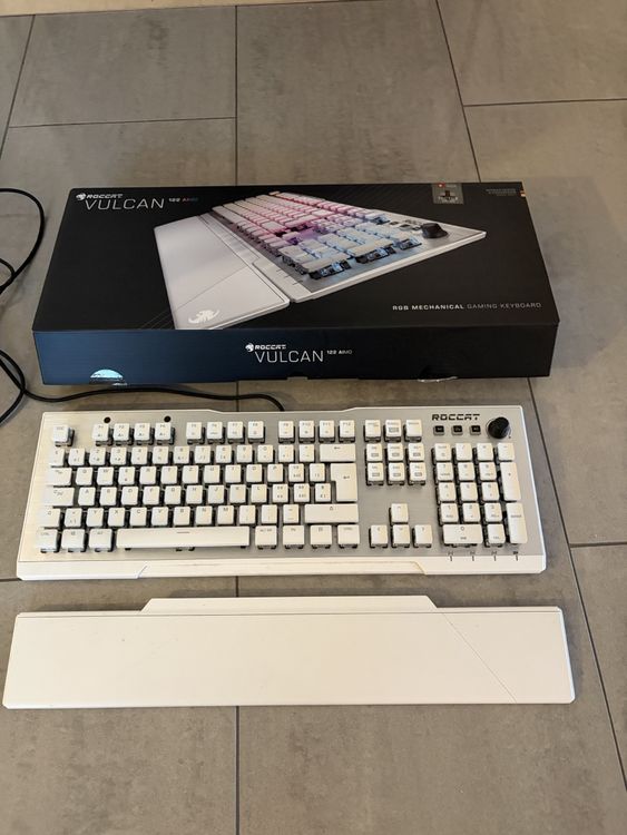ROCCAT Vulcan 122 AIMO RGB Mechanical Gaming Keyboard (Gebraucht) in ...