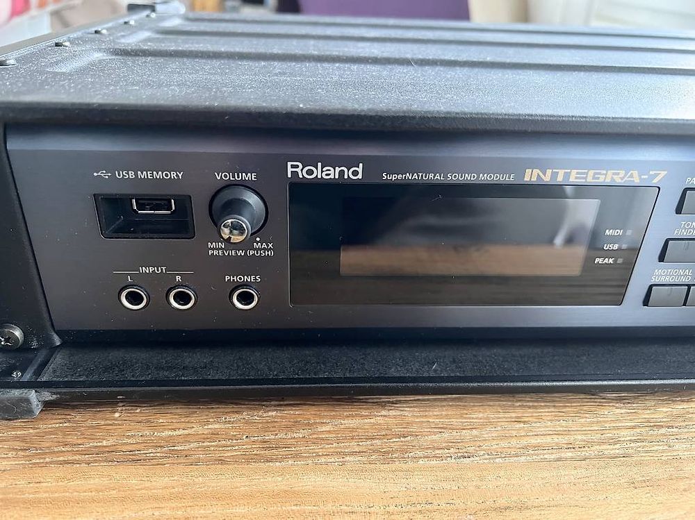 Roland Integra-7 + BOSS RCB-4 (Gebraucht) in Zürich für CHF 850 – nur ...
