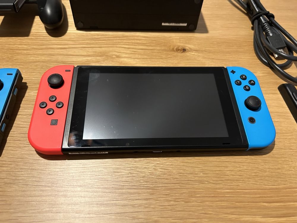 Nintendo Switch mit zusätzlichem Joycon | Kaufen auf Ricardo