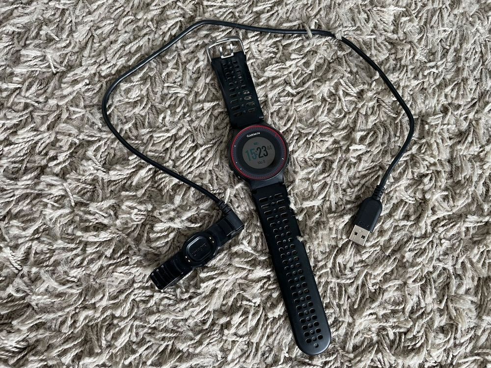 Laufuhr Garmin Forerunner 225 inkl. USB-Ladekabel (Gebraucht) in Luzern für CHF 24 – mit ...
