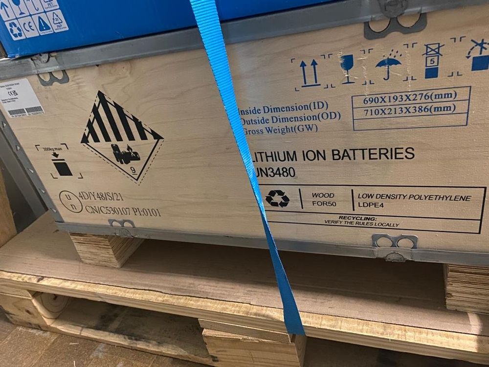 (Neu, nie geöffnet) 4 Victron LifePo Battery 25.6V/200Ah | Kaufen auf ...