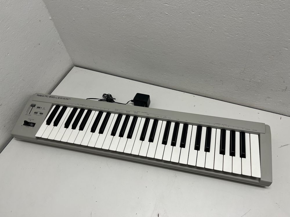 Roland PC200 mkII Midi Keyboard (Gebraucht) in Niederdorf für CHF 45 ...