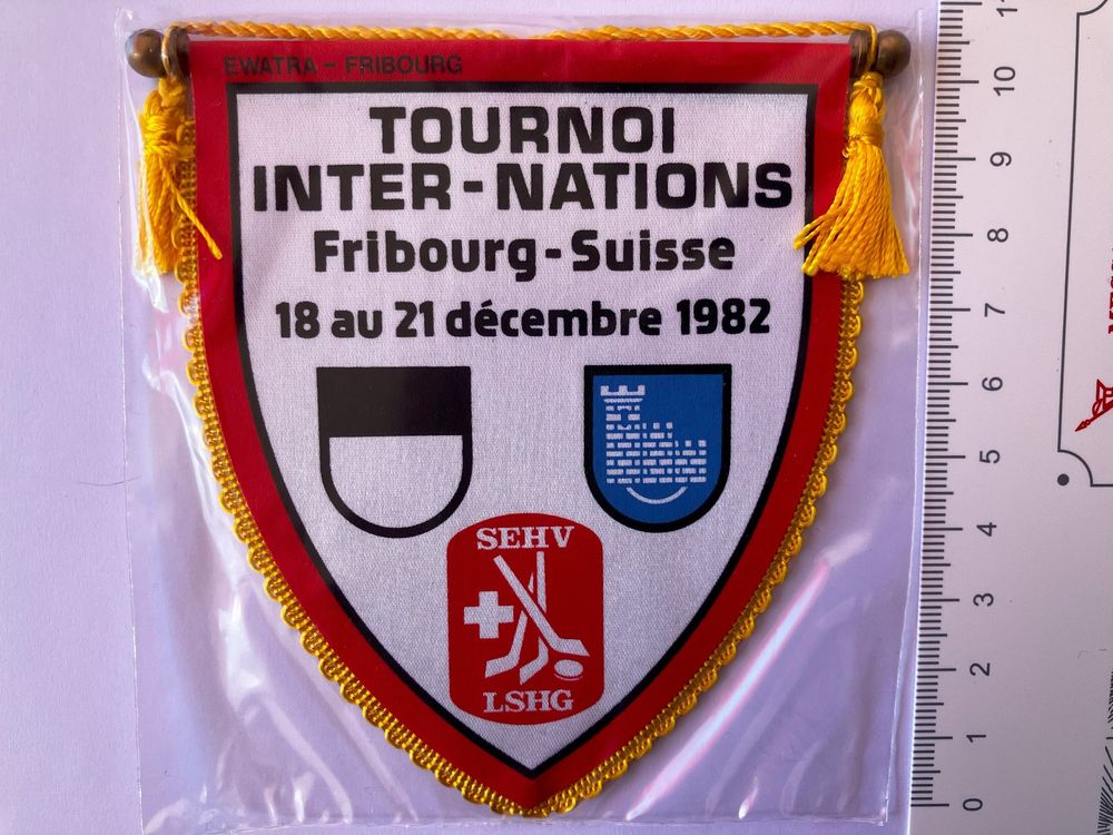 Vintage Fanion TOURNOI INTER-NATIONS / Fribourg-Suisse 1982 (Neu und originalverpackt) in Gland ...