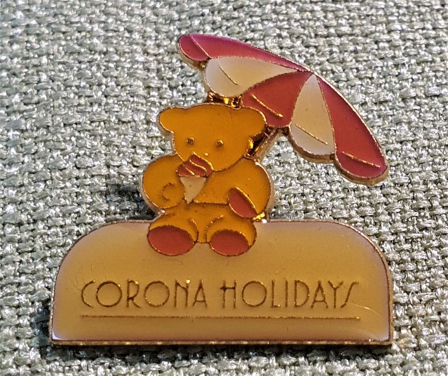 N373 - Pin Ferien CORONA HOLLIDAYS Bär Sonnenschirm Strand (Gebraucht ...