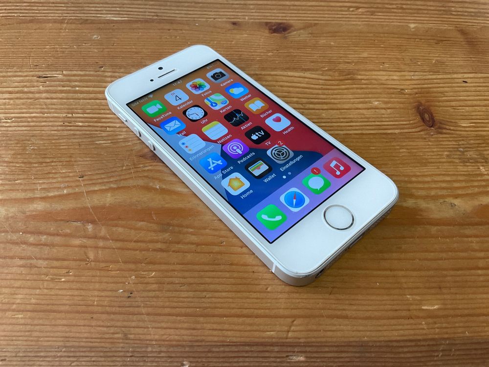 iPhone SE 1. Gen 32GB silber (Gebraucht) in Siebnen für CHF 38 – mit ...