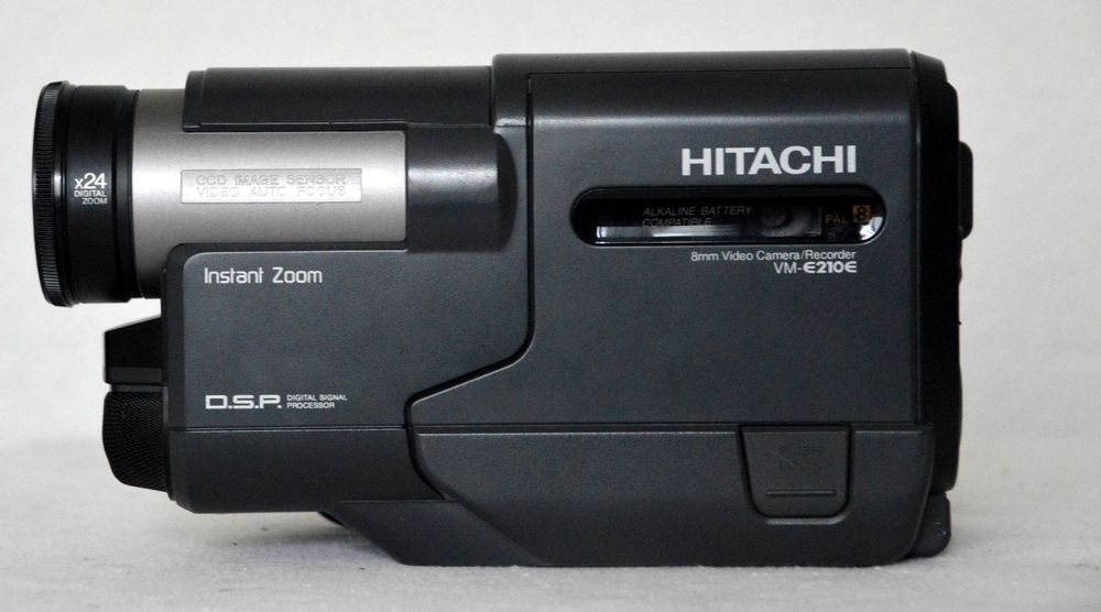 Camcorder Hitachi VM-E210E Video 8 caméscope (Defekt) in Collonges für CHF 20 – mit Lieferung ...