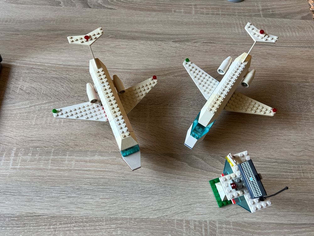 Lego-Flugzeuge und Kontrollturm (Gebraucht) in für CHF 12 – mit ...