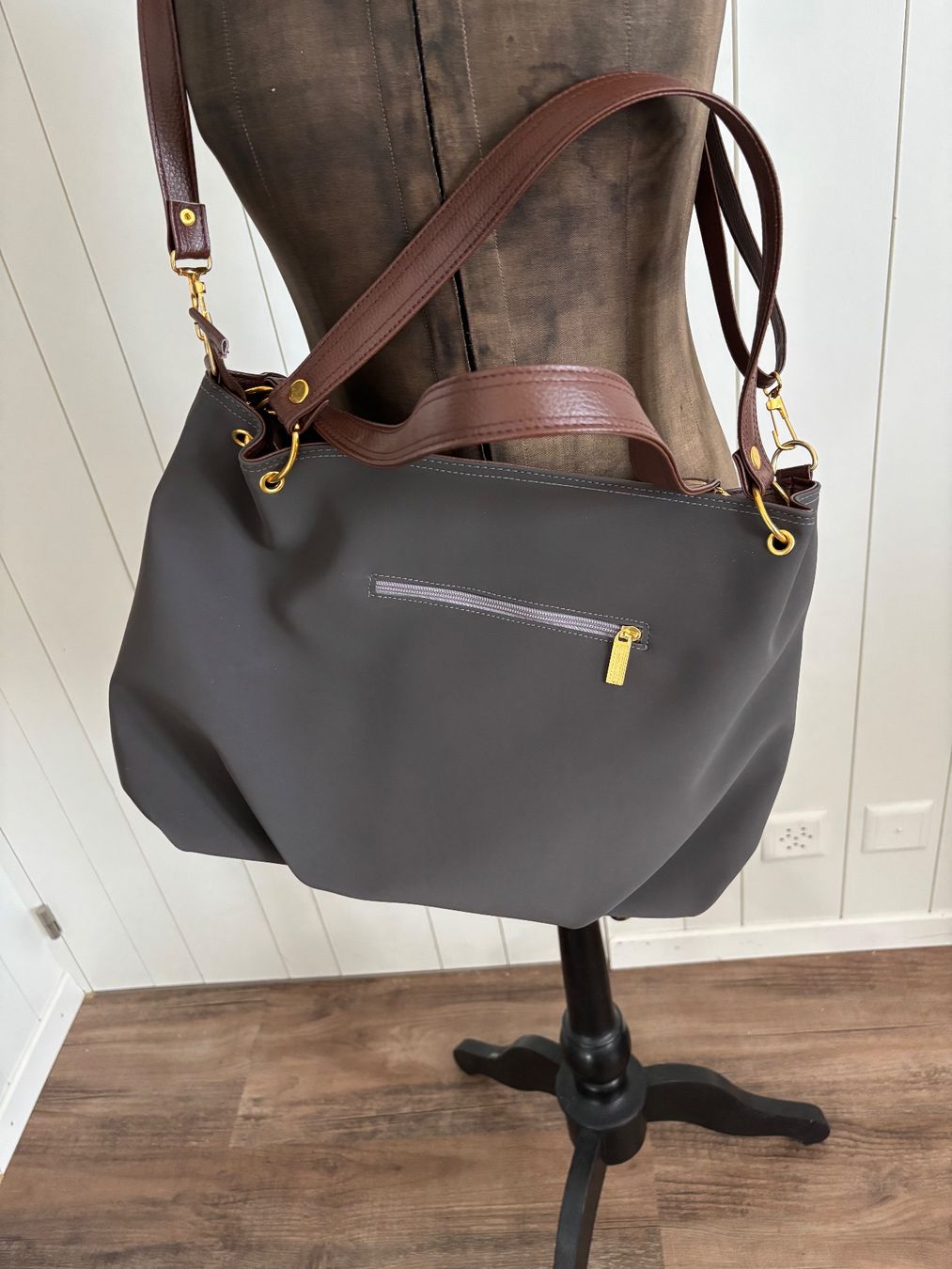 Schöne grosse Umhänge Tasche braungrau - Neu (Neu (gemäss Beschreibung ...