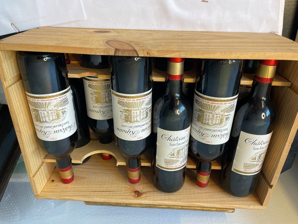 11 Flaschen Château Ripeau 1983 in OHK (Gebraucht) in Hölstein für CHF 188 – nur Abholung auf ...