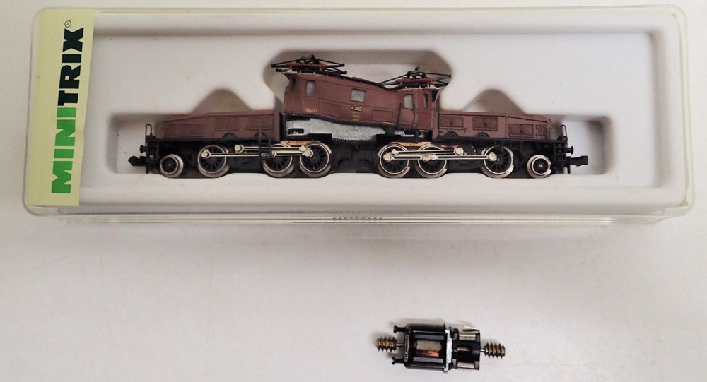 Minitrix N - Defekte braune Krokodil als Ersatzteilspender (Defekt) in Lausanne für CHF 35 – mit ...